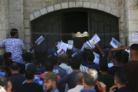 Tens of Thousands in Gaza Line Up for Israeli Work Permits — Naharnet